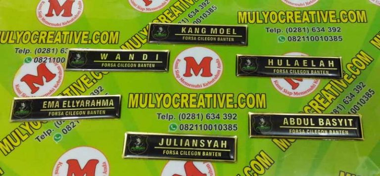 Pusat Papan Nama Dada, Desain Sendiri Name Tag Anda – pesan sabuk ...